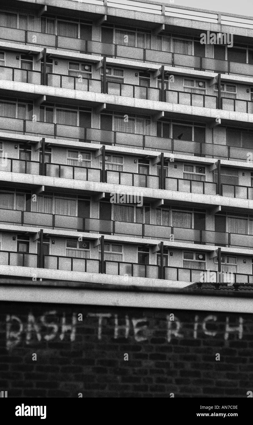 Inner city high rise housing London Stock Photo - Alamy