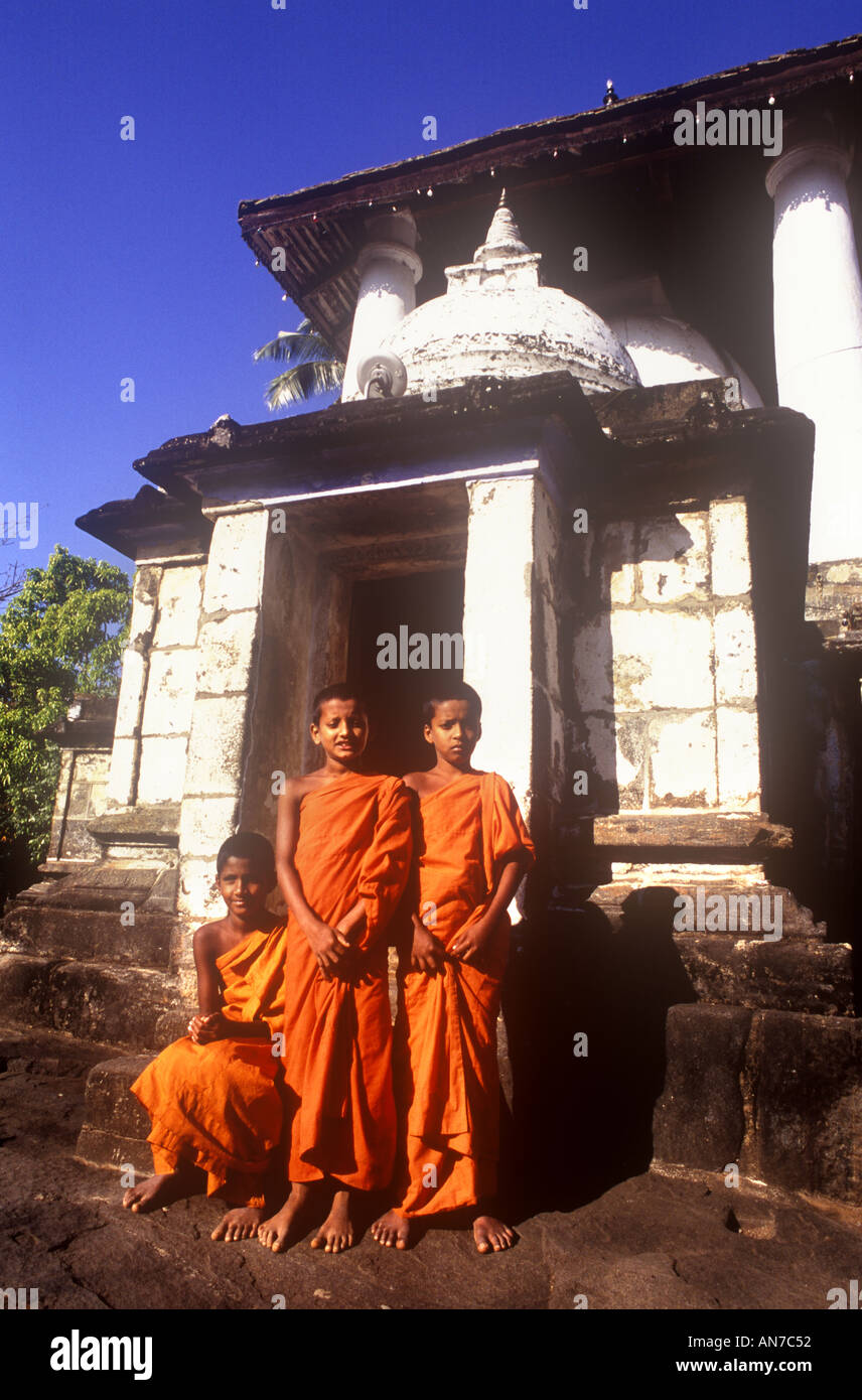 Sri Lanka Kandy Gadaladeniya Temple with novice monks Stock Photo - Alamy