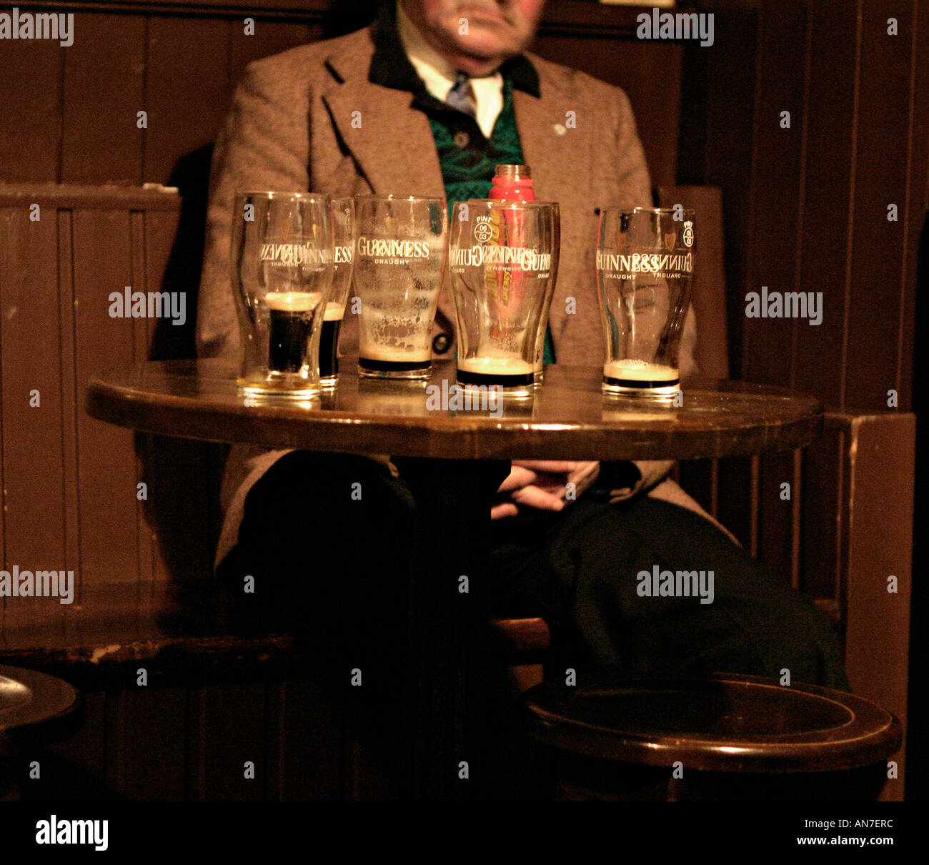 Old men drinking guinness hi-res stock photography and images - Alamy