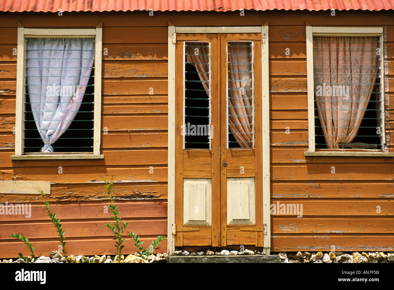 Old chattel house hi-res stock photography and images - Alamy