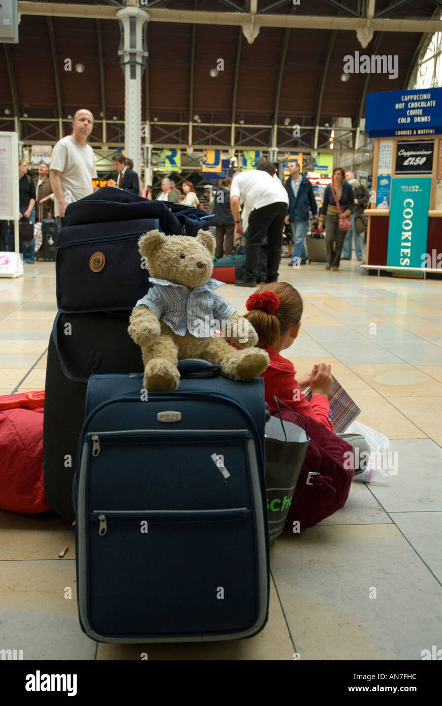 Delayed train passengers at Paddington rail station due to major line ...