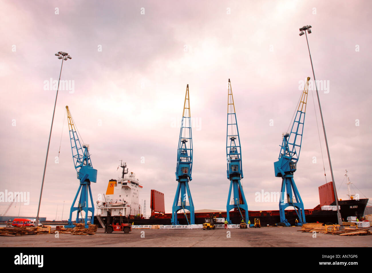 Timber docks hi-res stock photography and images - Alamy
