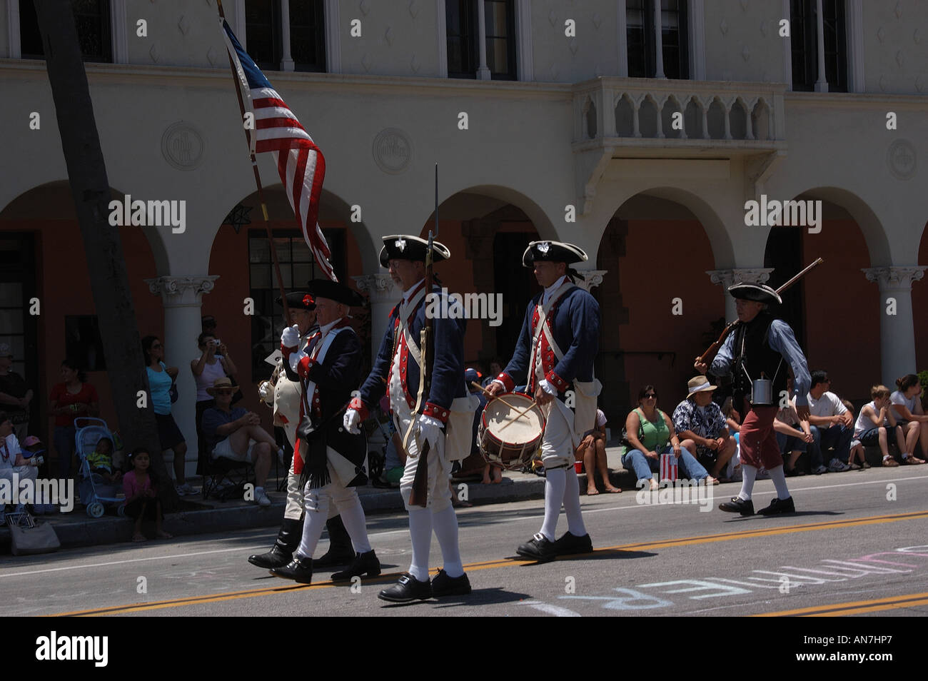 Minutemen marching hi-res stock photography and images - Alamy