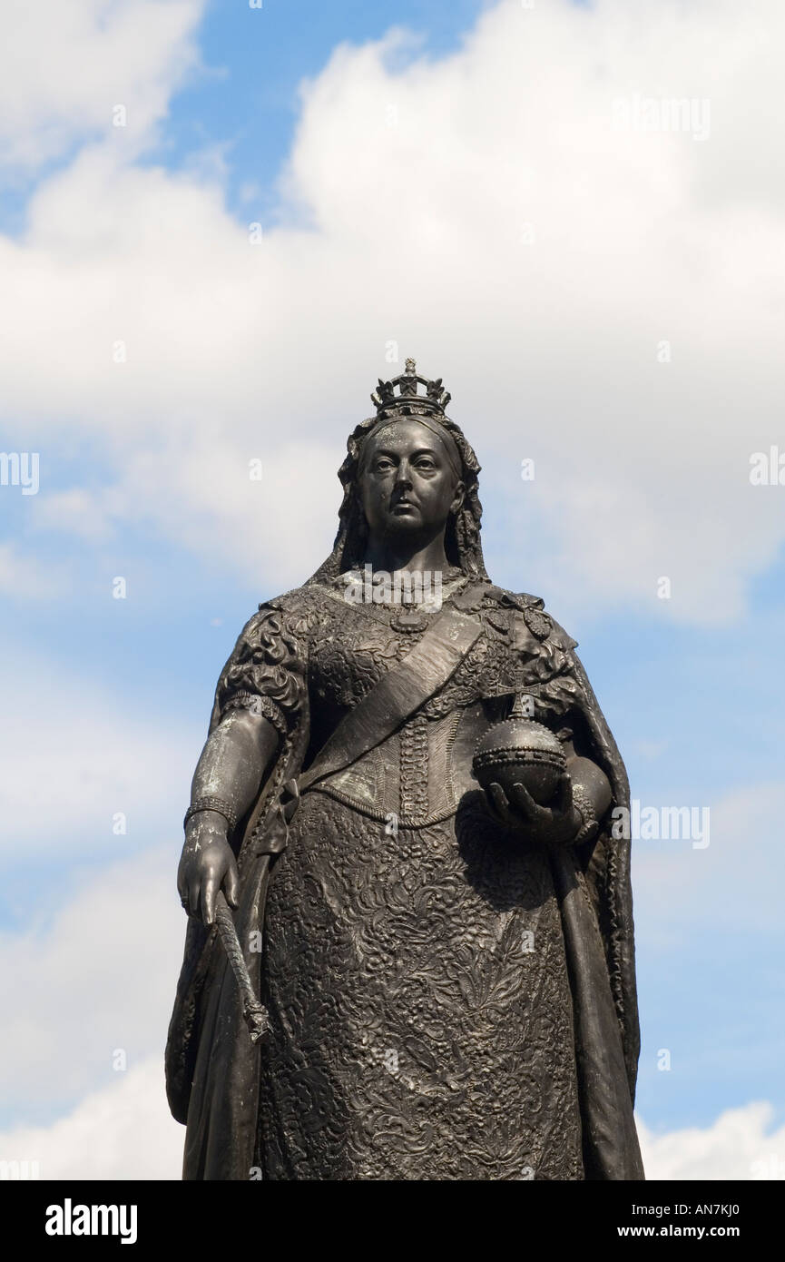 Statue of Queen Victoria in Windsor High Street Windsor Castle ...