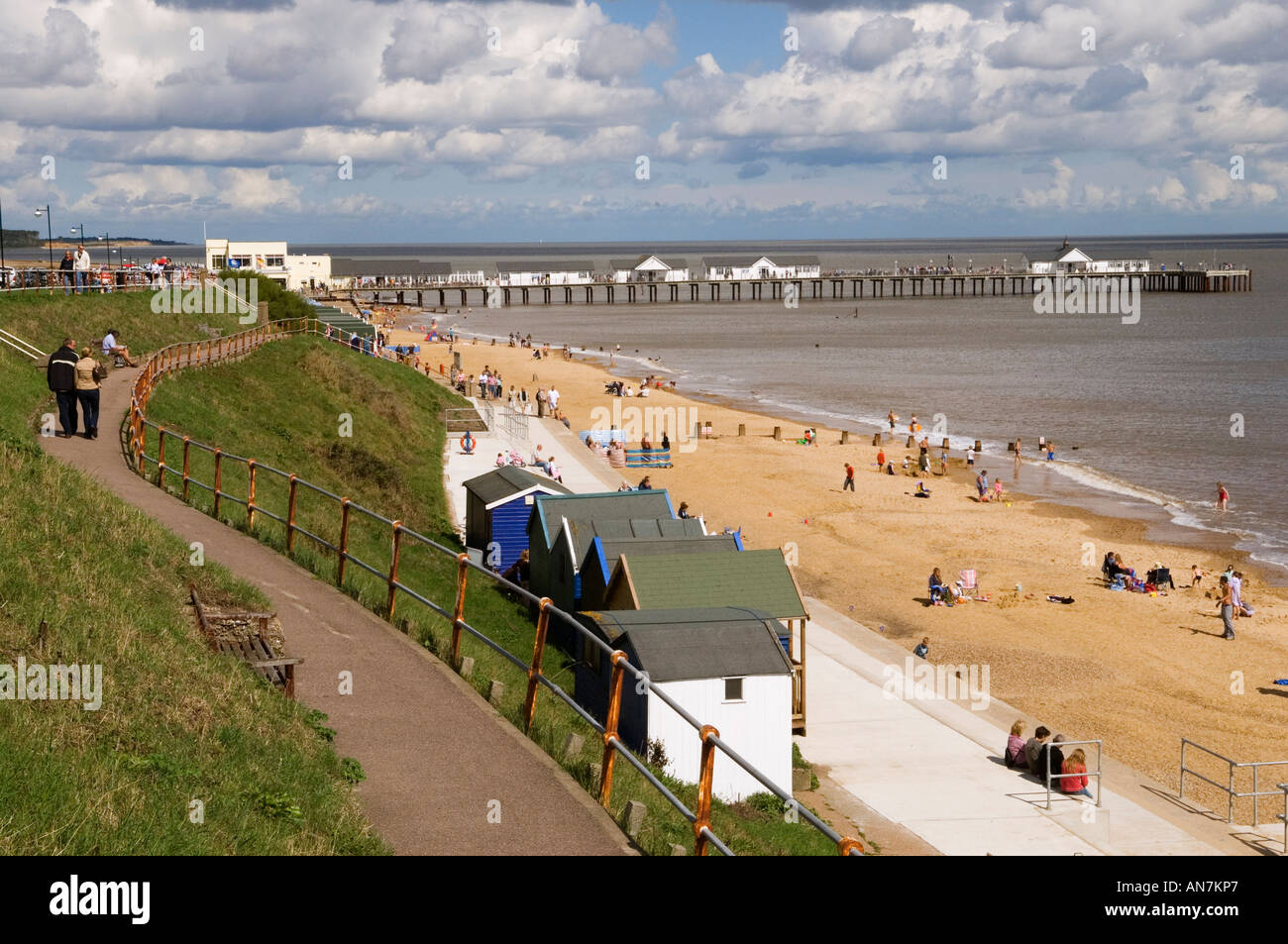 Beach scene people hi-res stock photography and images - Alamy