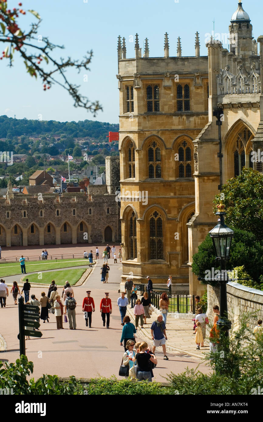 St georges chapel on the grounds of windsor castle hi-res stock ...