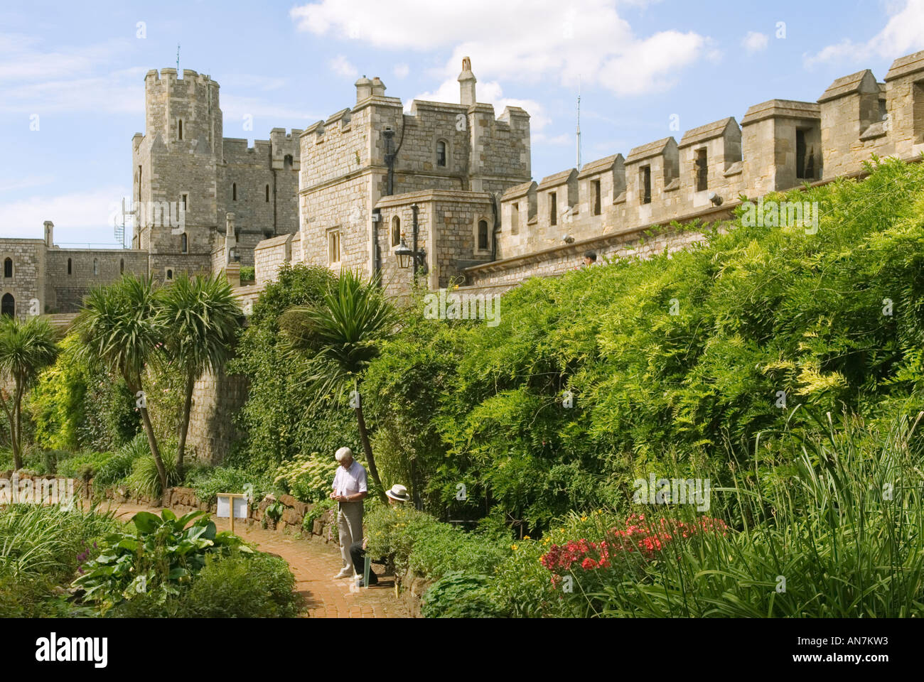 Windsor castle exterior garden hi-res stock photography and images - Alamy
