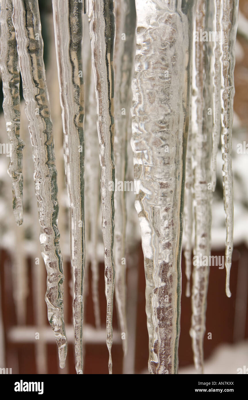 ICICLES HANGING FROM A ROOF Stock Photo - Alamy