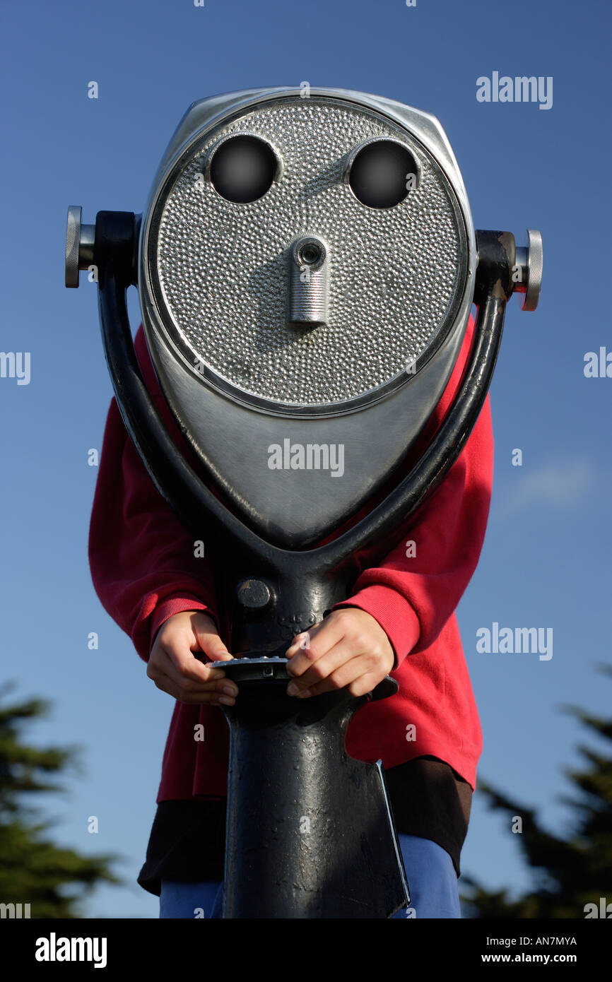 Coin operated binocular scenic viewer Stock Photo - Alamy