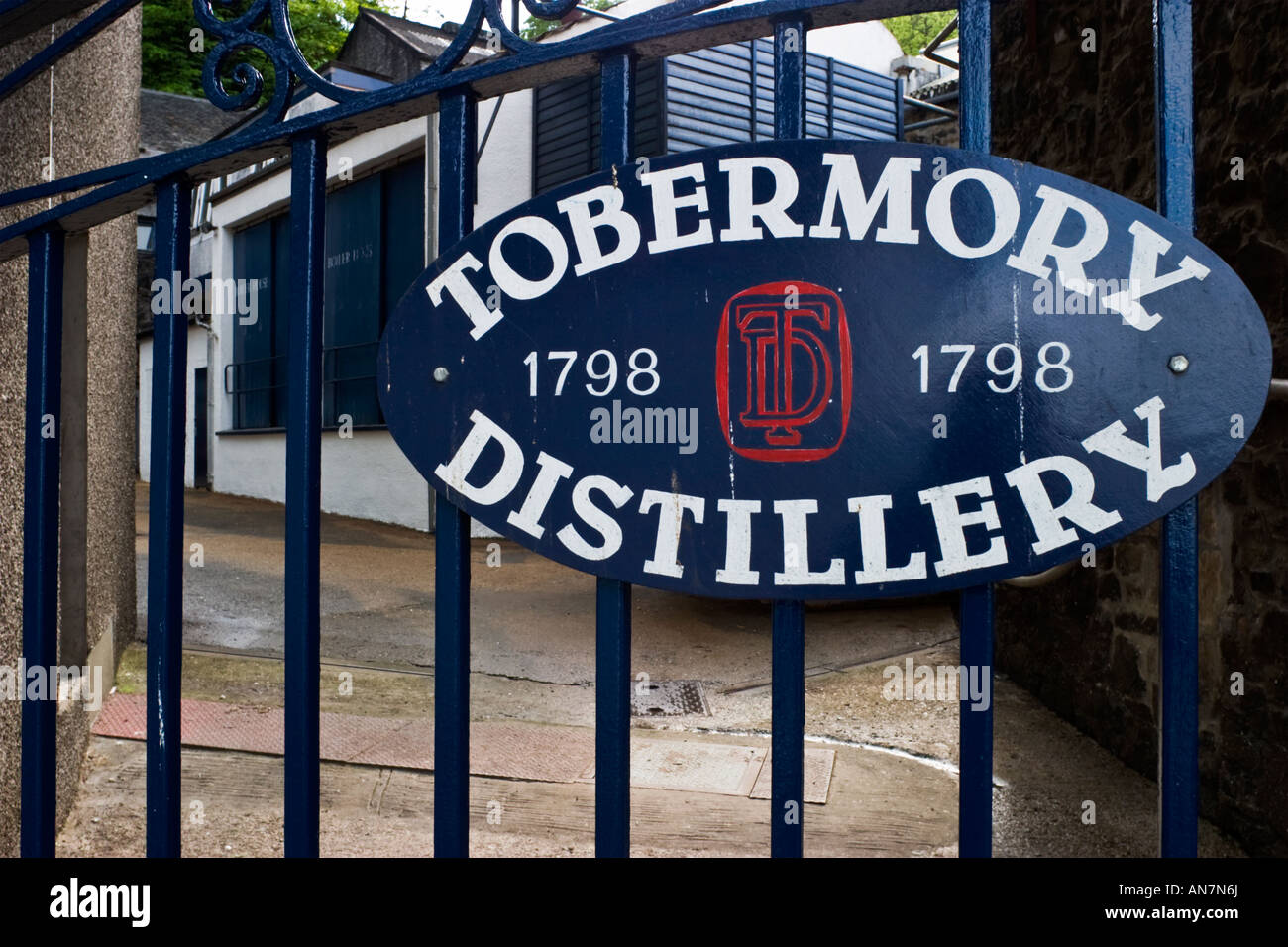 Tobermory Whisky Distillery Stock Photo - Alamy
