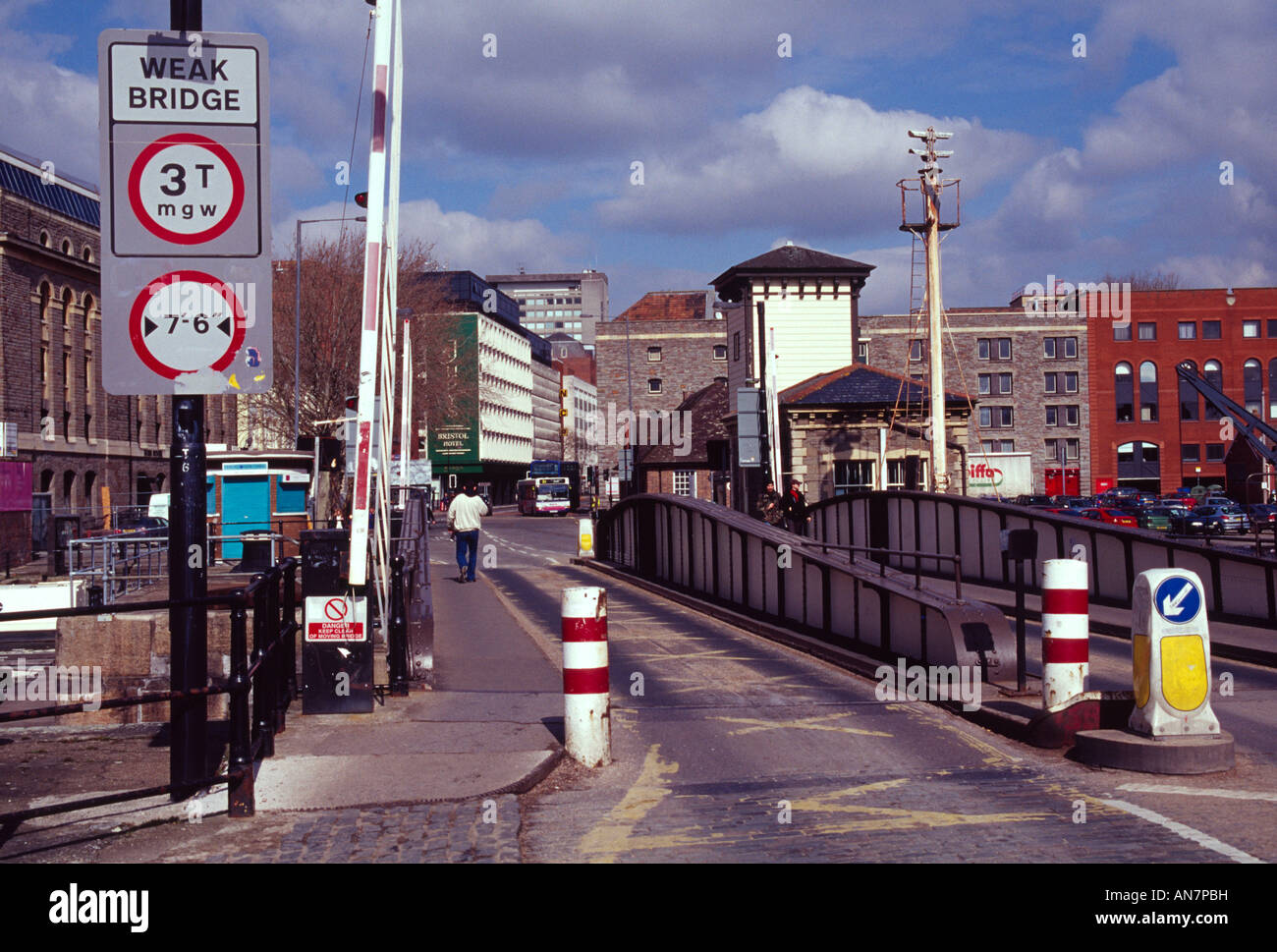 Uk road sign weak bridge hi-res stock photography and images - Alamy