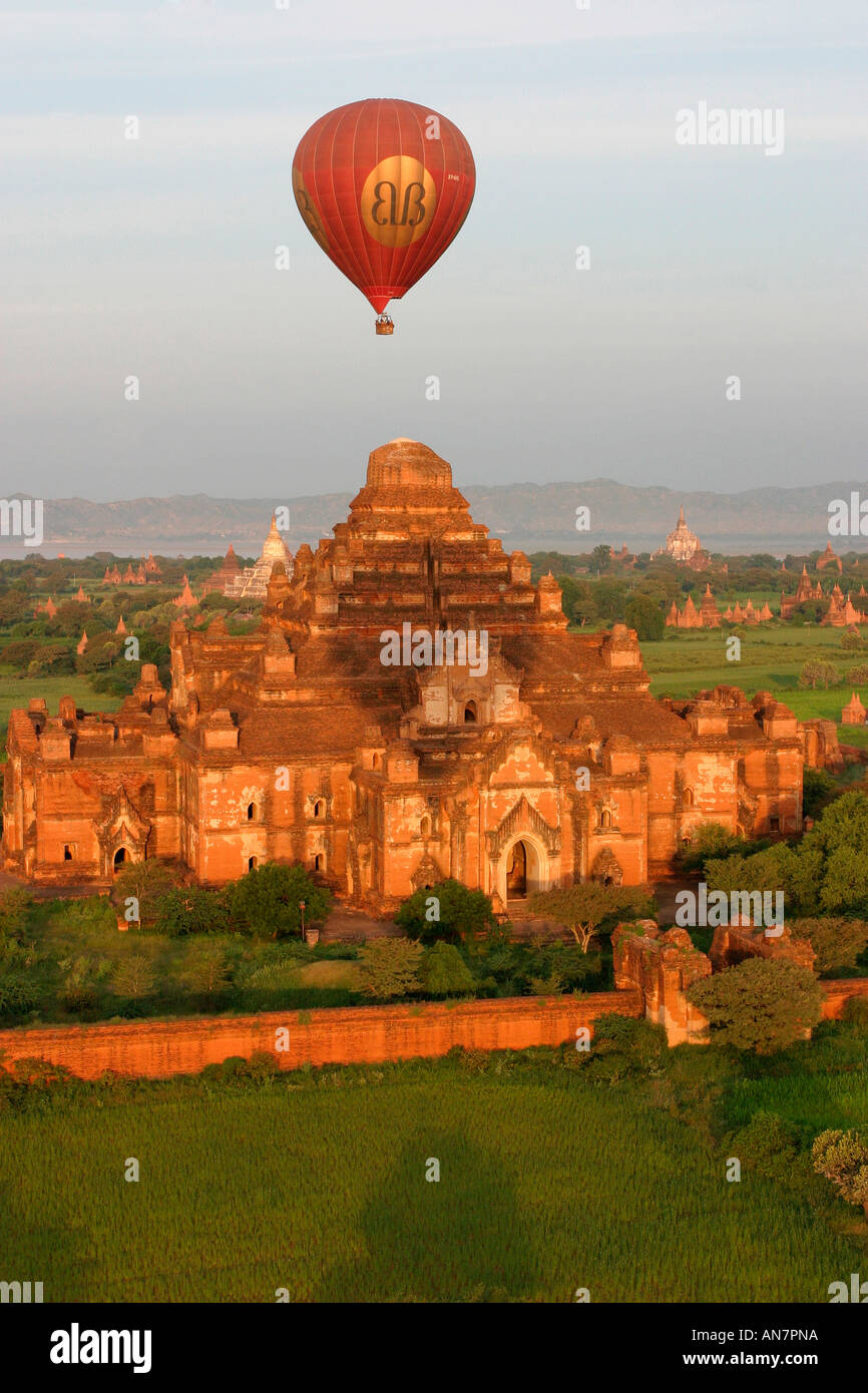 Hot air balloons over Bagan, Burma, (Myanmar Stock Photo - Alamy