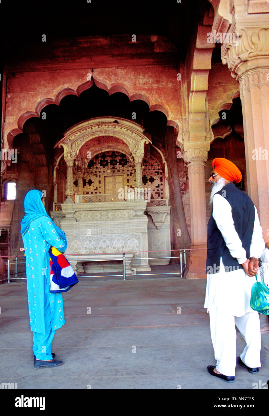 Sikh couple visits Diwan I Am in Agra fort, Delhi, India Stock Photo ...