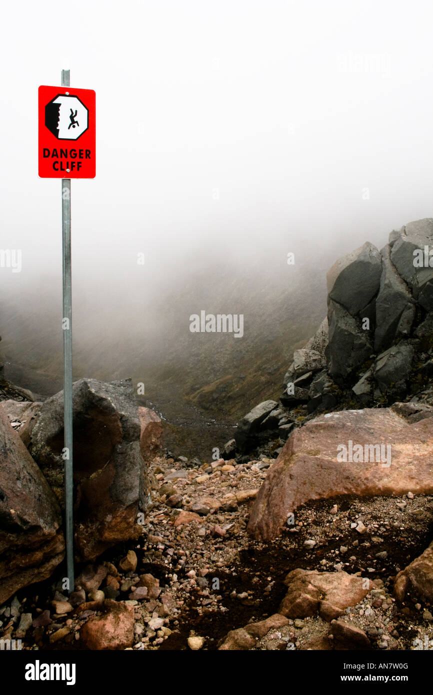 Danger warning sign edge ski hi-res stock photography and images - Alamy