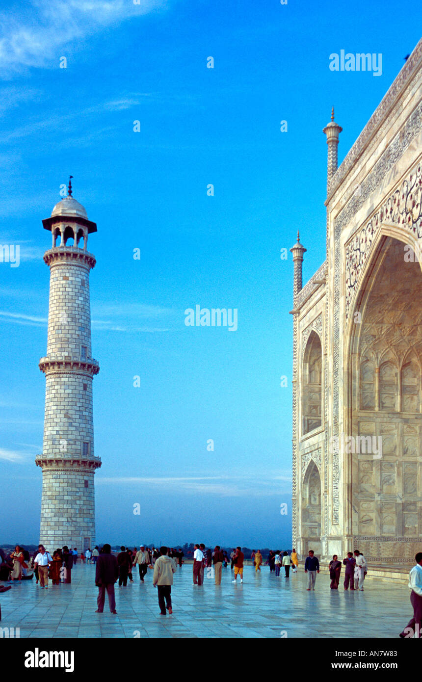 Tourist crowd at Taj Mahal Stock Photo - Alamy