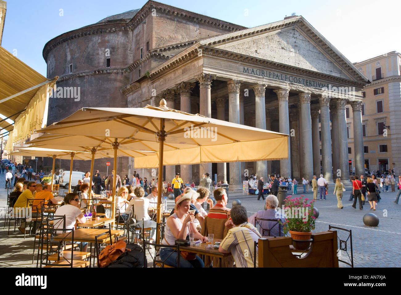 Pavement cafes outside the Pantheon Piazza della Rotonda Rome Italy ...