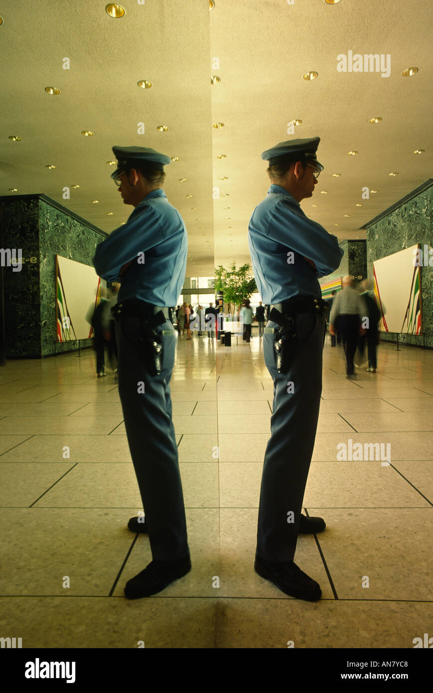 Bank guard hi-res stock photography and images - Alamy