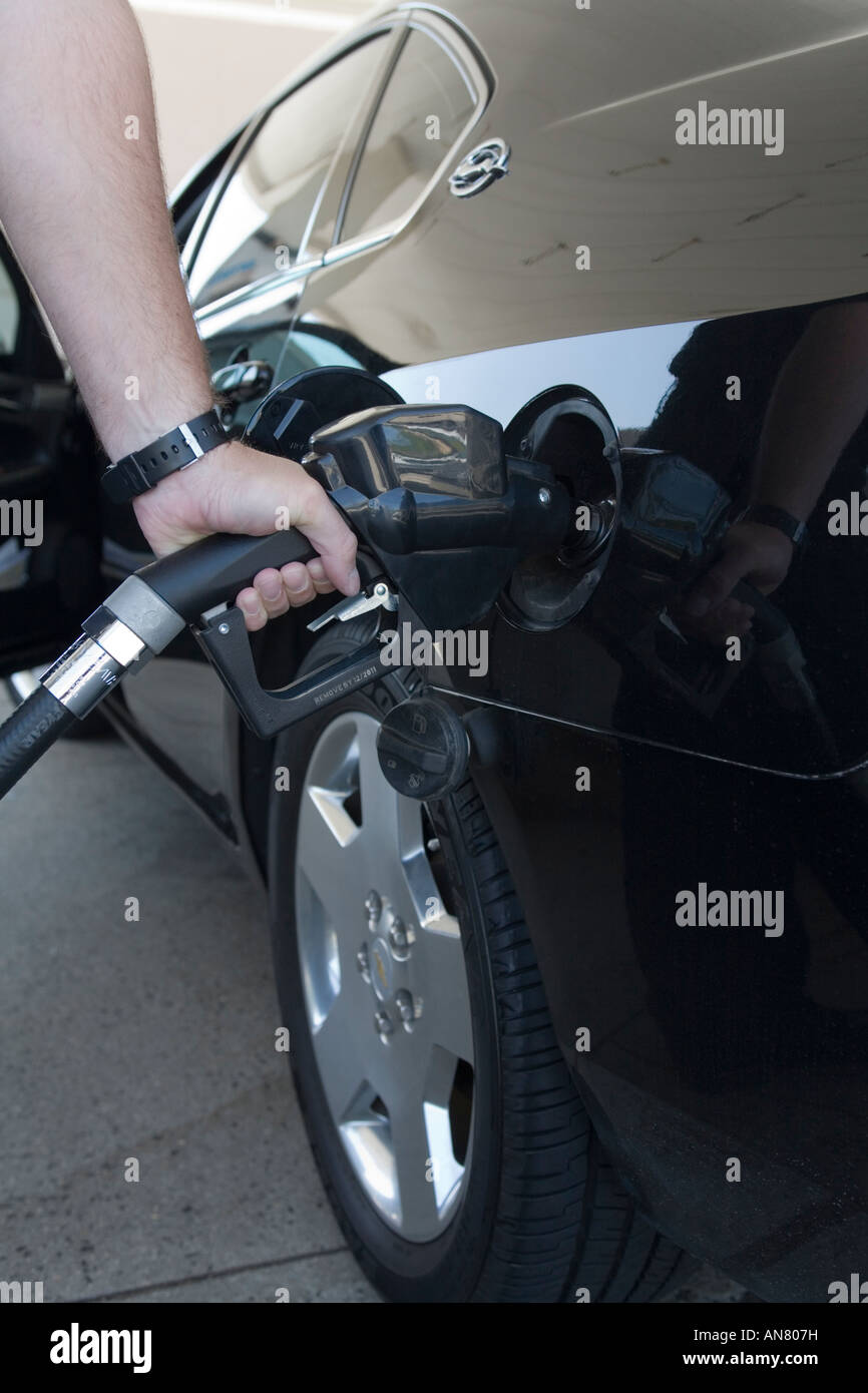 Filling a car with gas at a service station Stock Photo - Alamy