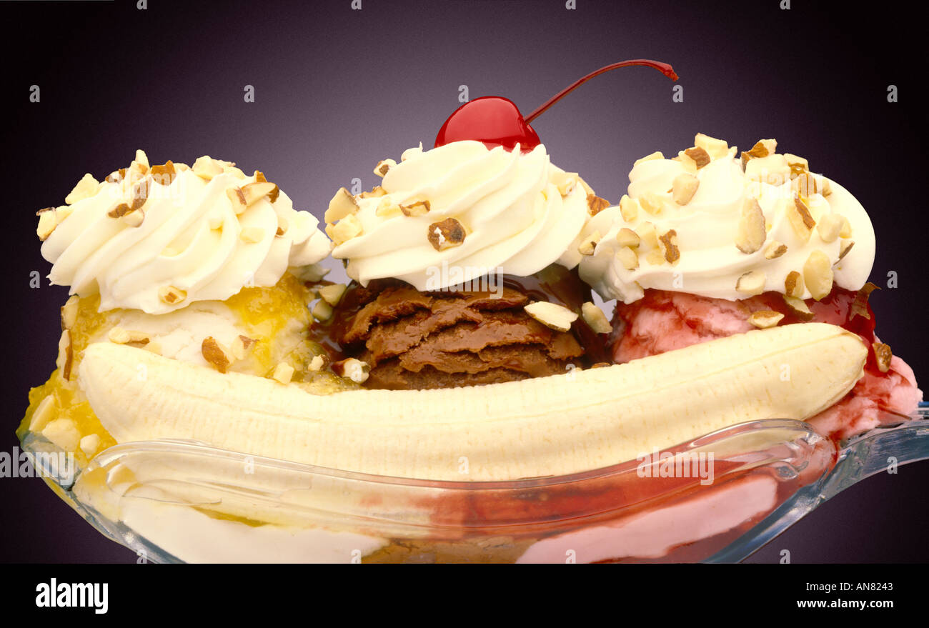 bannana split horizontal Stock Photo - Alamy