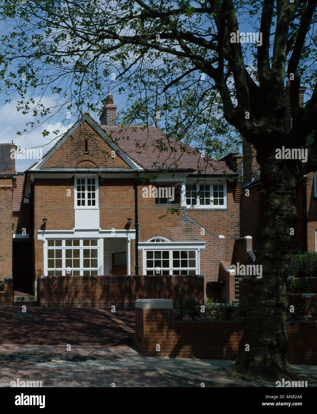 Two storey house exterior hi-res stock photography and images - Alamy