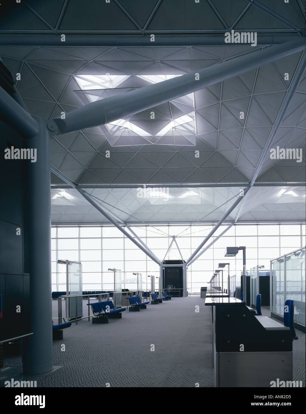 Roof stansted airport essex hi-res stock photography and images - Alamy