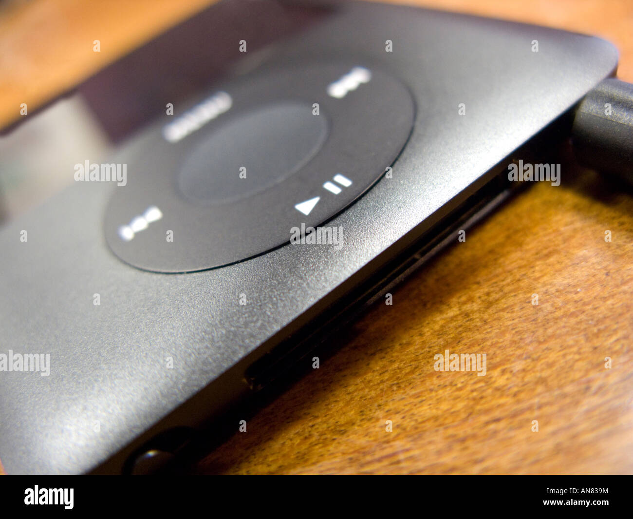 close up image of ipod on a wooden table top Stock Photo - Alamy
