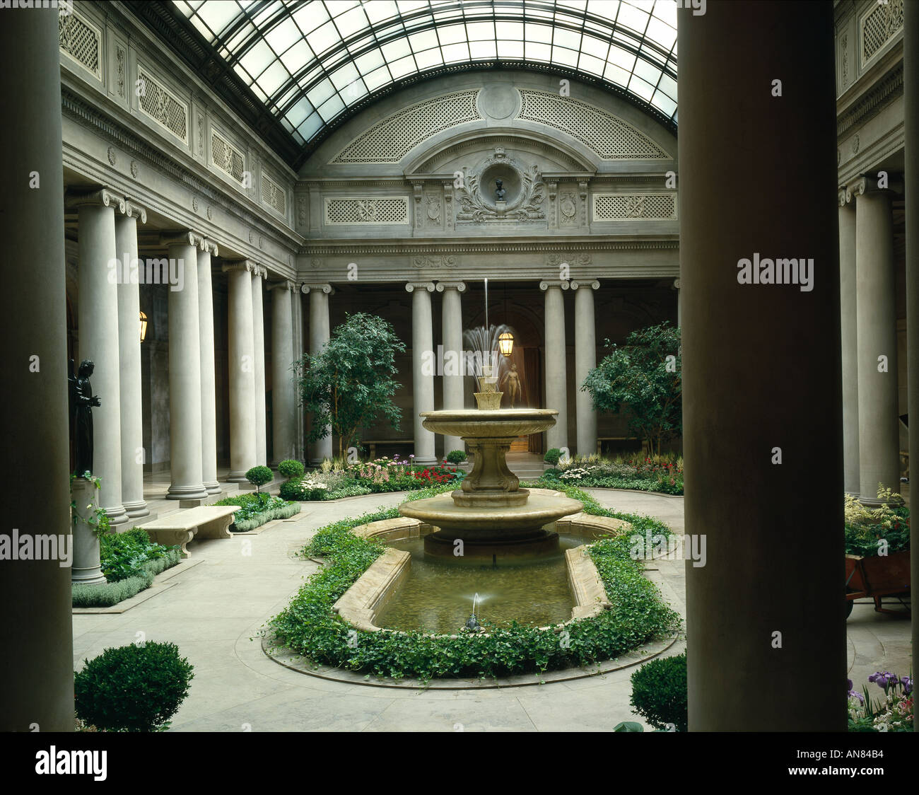 Frick collection new york and garden hi-res stock photography and ...
