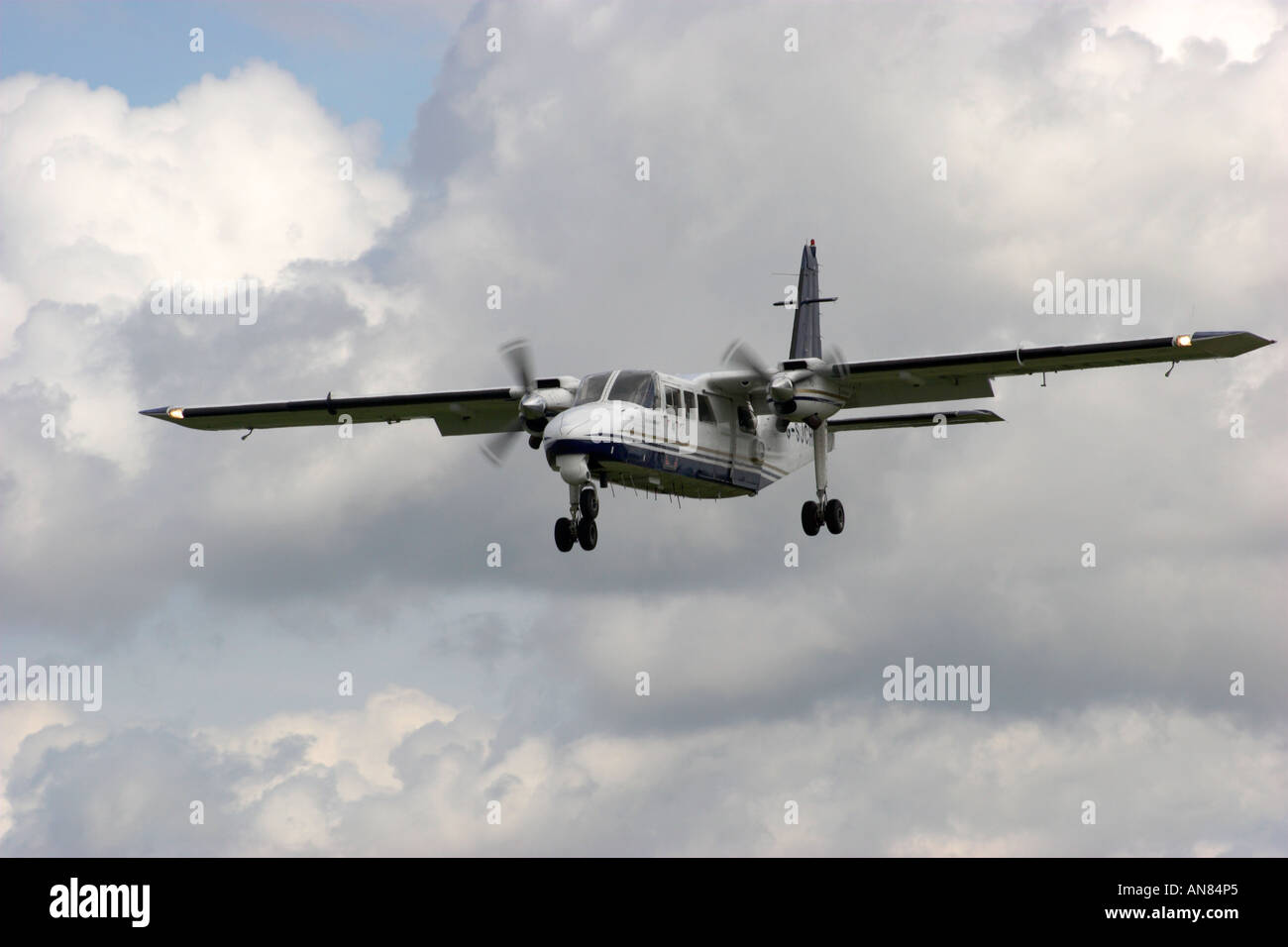 Hampshire police air support unit Defender Stock Photo - Alamy