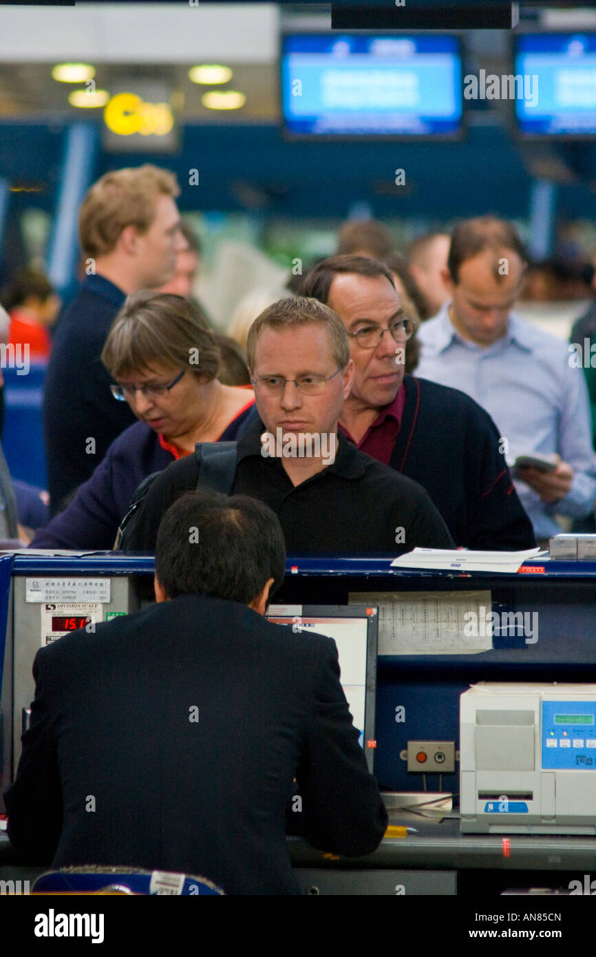 Airline checkin hi-res stock photography and images - Alamy