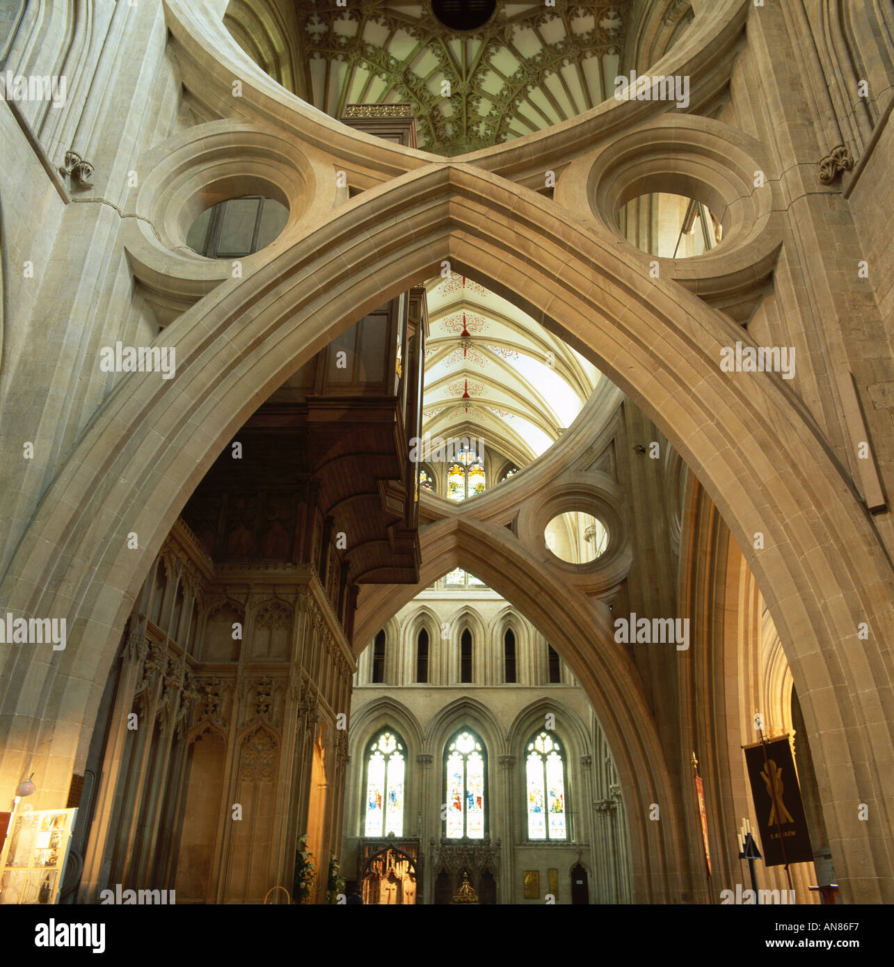 Wells Cathedral, Somerset, 14th century scissor arches Stock Photo - Alamy