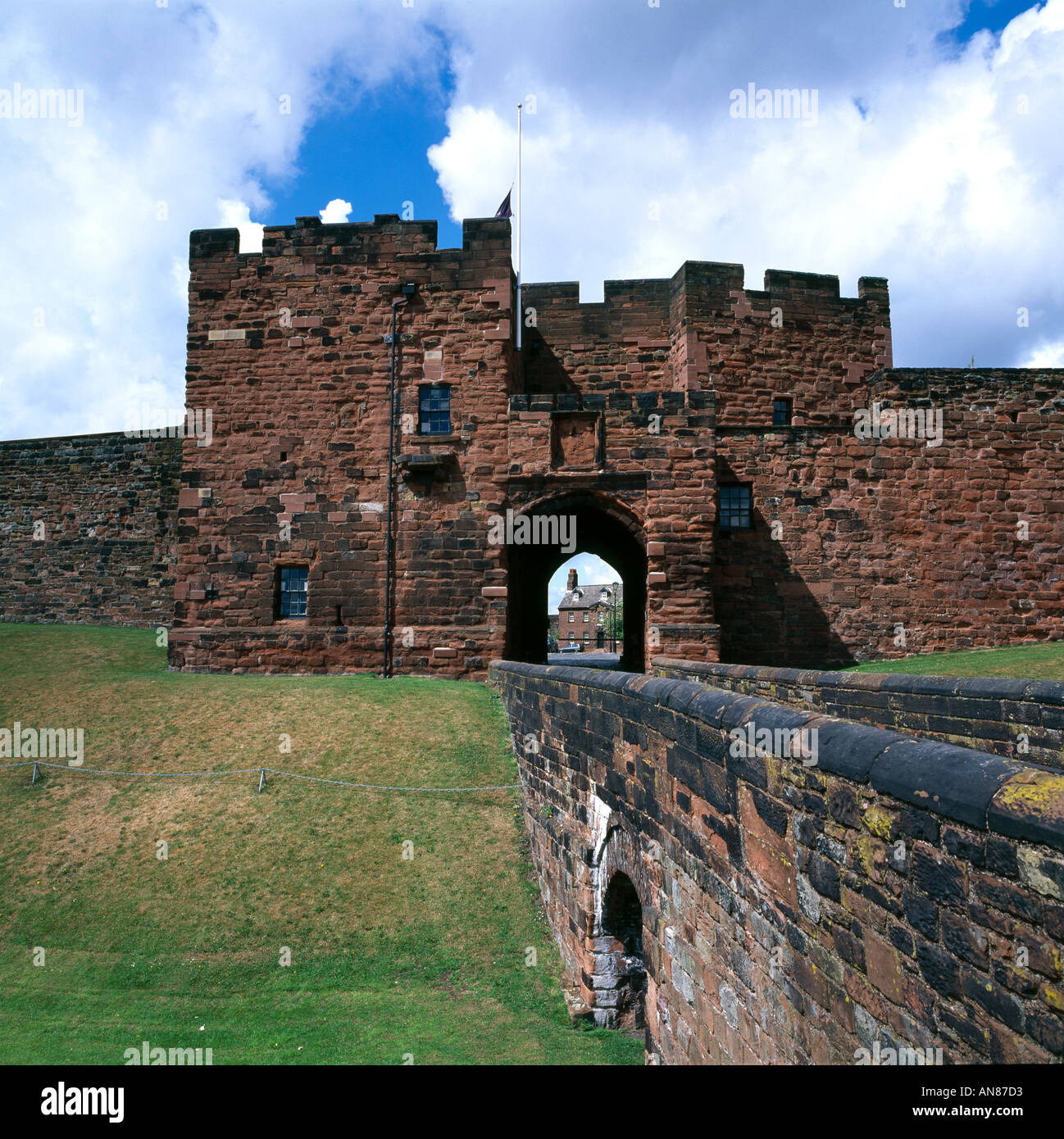 Medieval outer gatehouse hi-res stock photography and images - Alamy