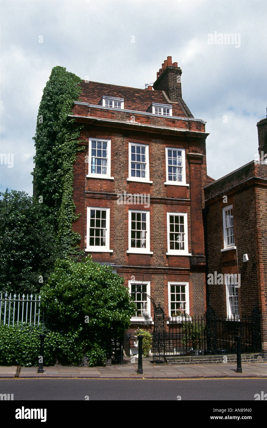 London row houses hi-res stock photography and images - Alamy