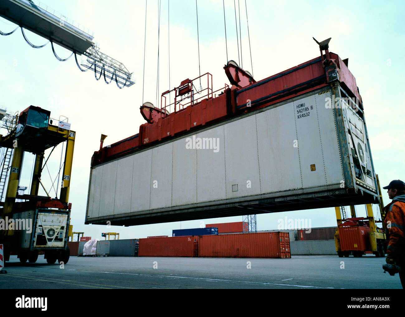 Container loading hi-res stock photography and images - Alamy