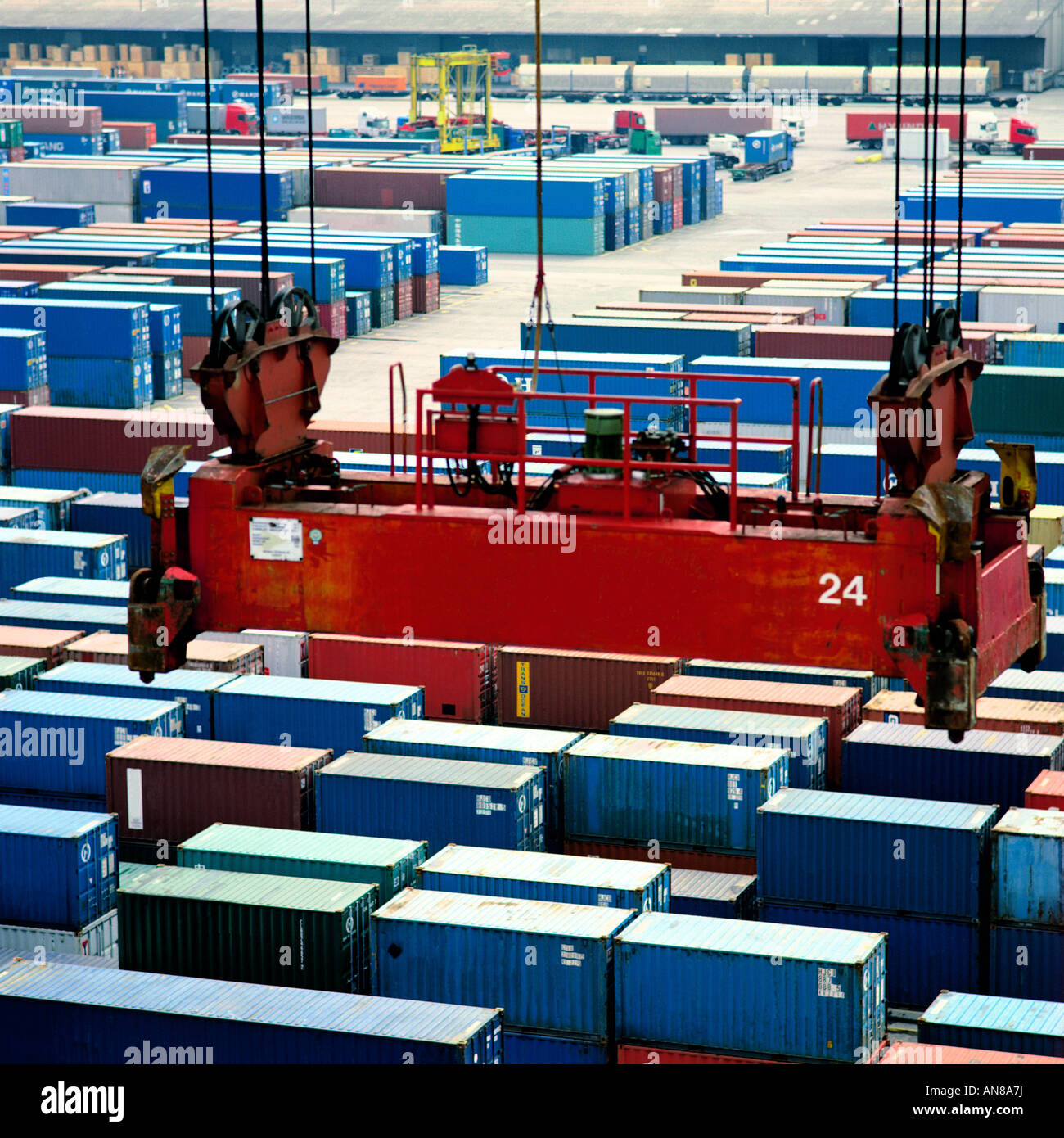 Container place of transshipment hi-res stock photography and images ...