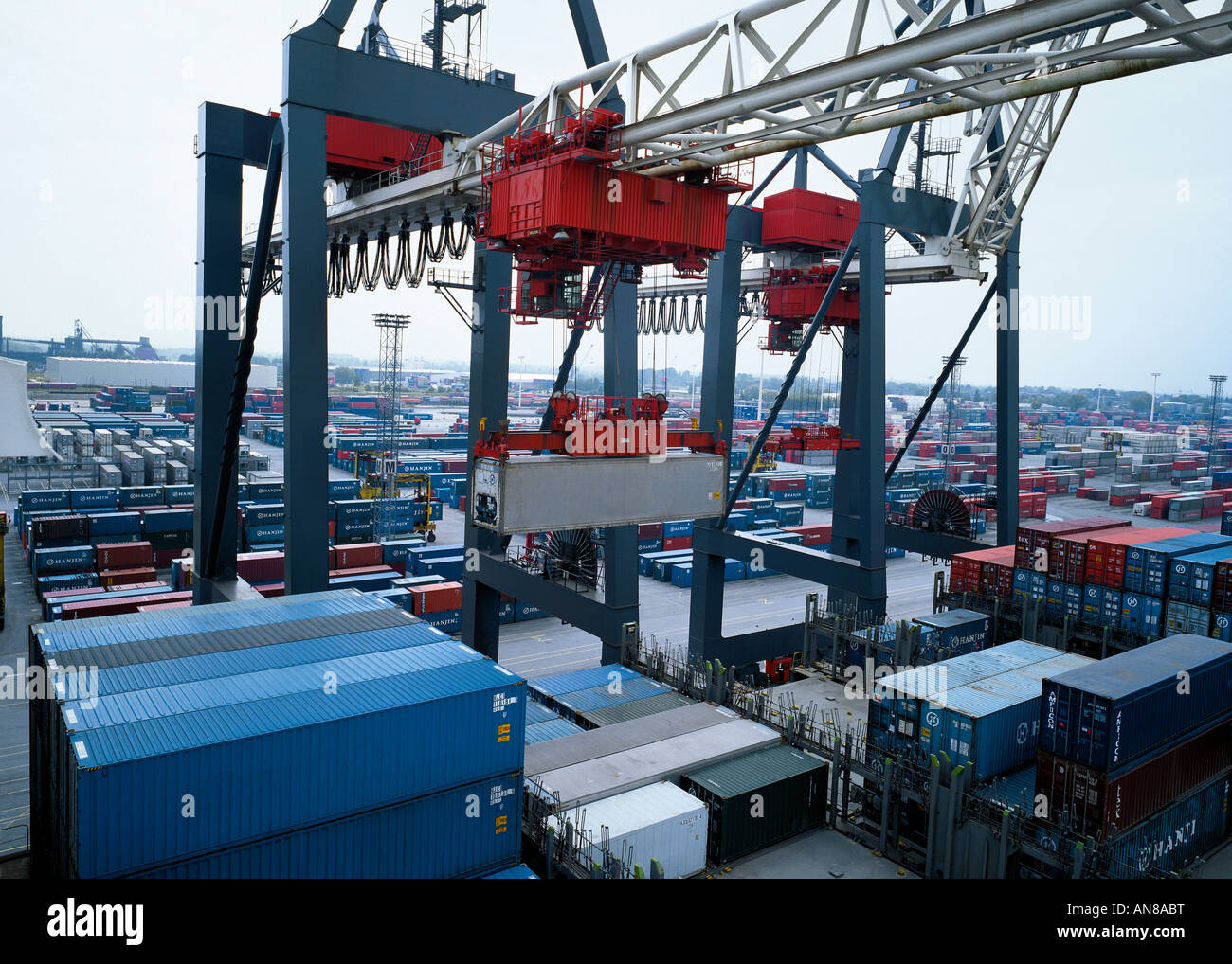 Container place of transshipment hi-res stock photography and images ...