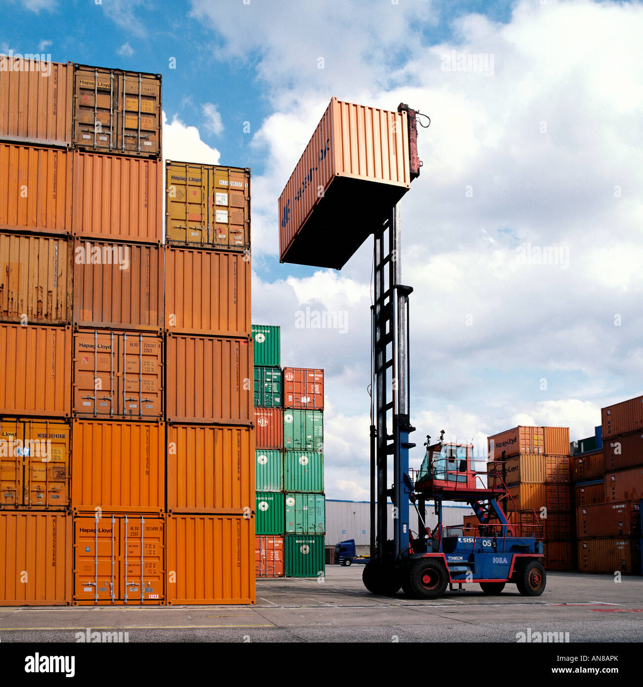 Container place of transshipment hi-res stock photography and images ...