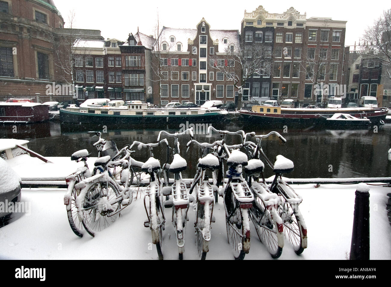 Cycling netherlands snow hi-res stock photography and images - Alamy
