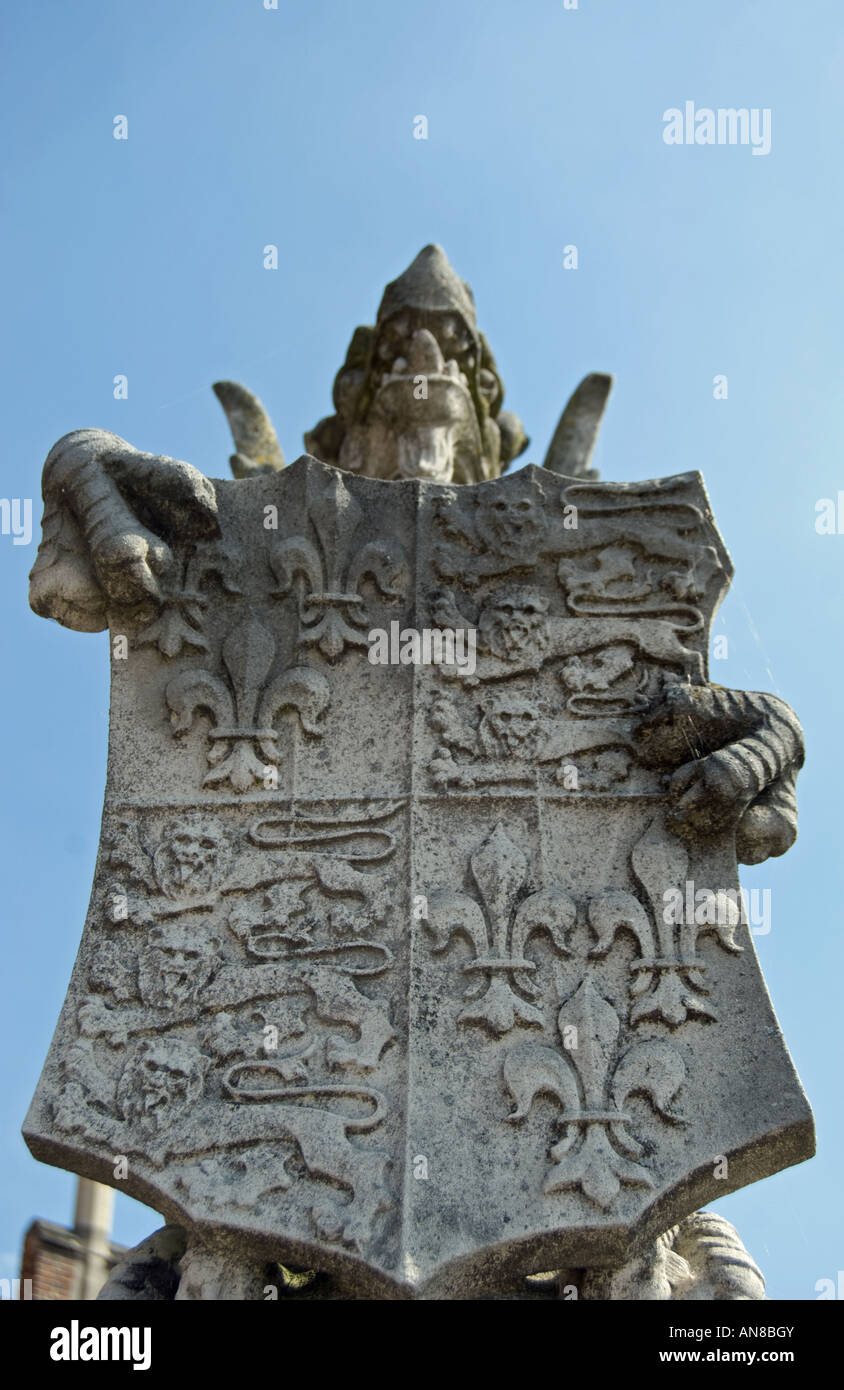 Heraldic beasts hi-res stock photography and images - Alamy