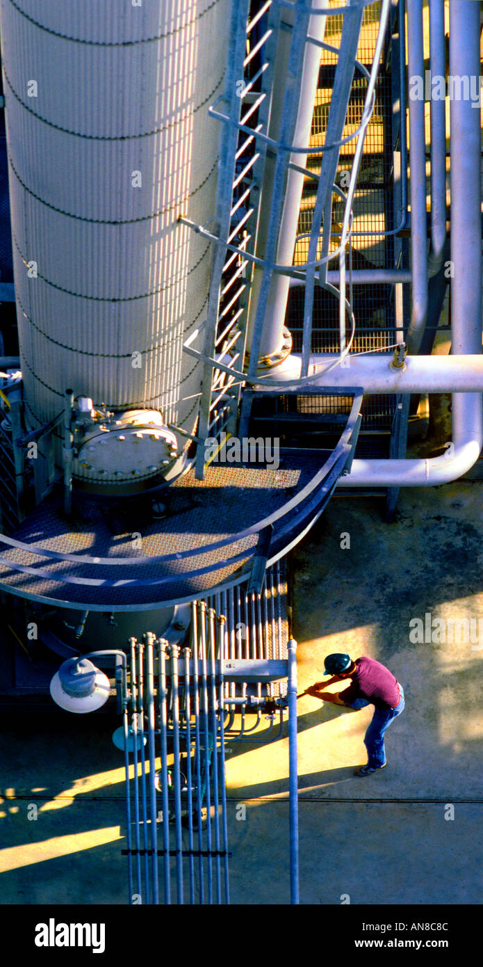 Overhead gas pipe hi-res stock photography and images - Alamy