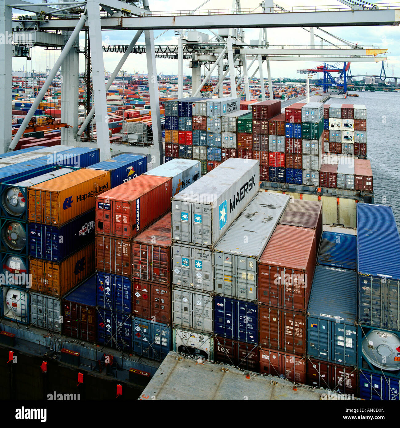 Container place of transshipment hi-res stock photography and images ...