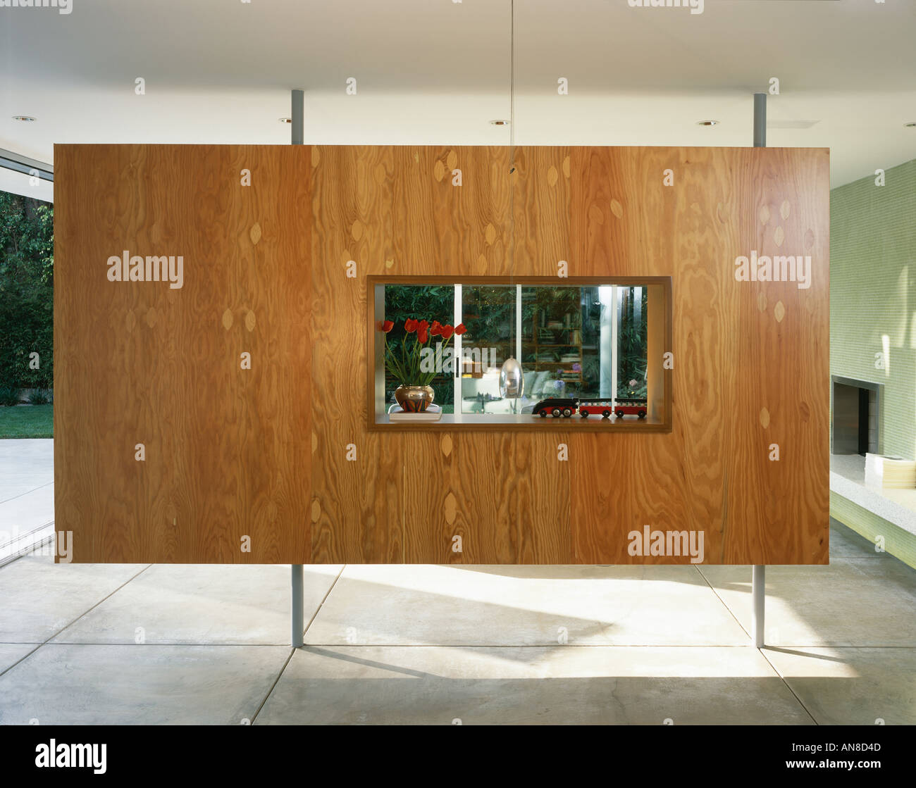 Kanner Residence, Pacific Palisades, California. Room divider ...