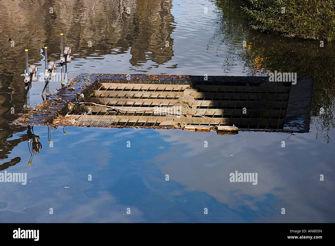 Caerphilly Castle inner moat drainage grill into outer moat Stock Photo ...