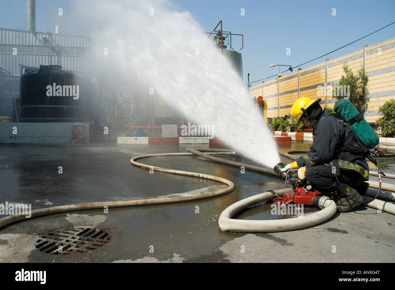 Chemical spill fireman hi-res stock photography and images - Alamy