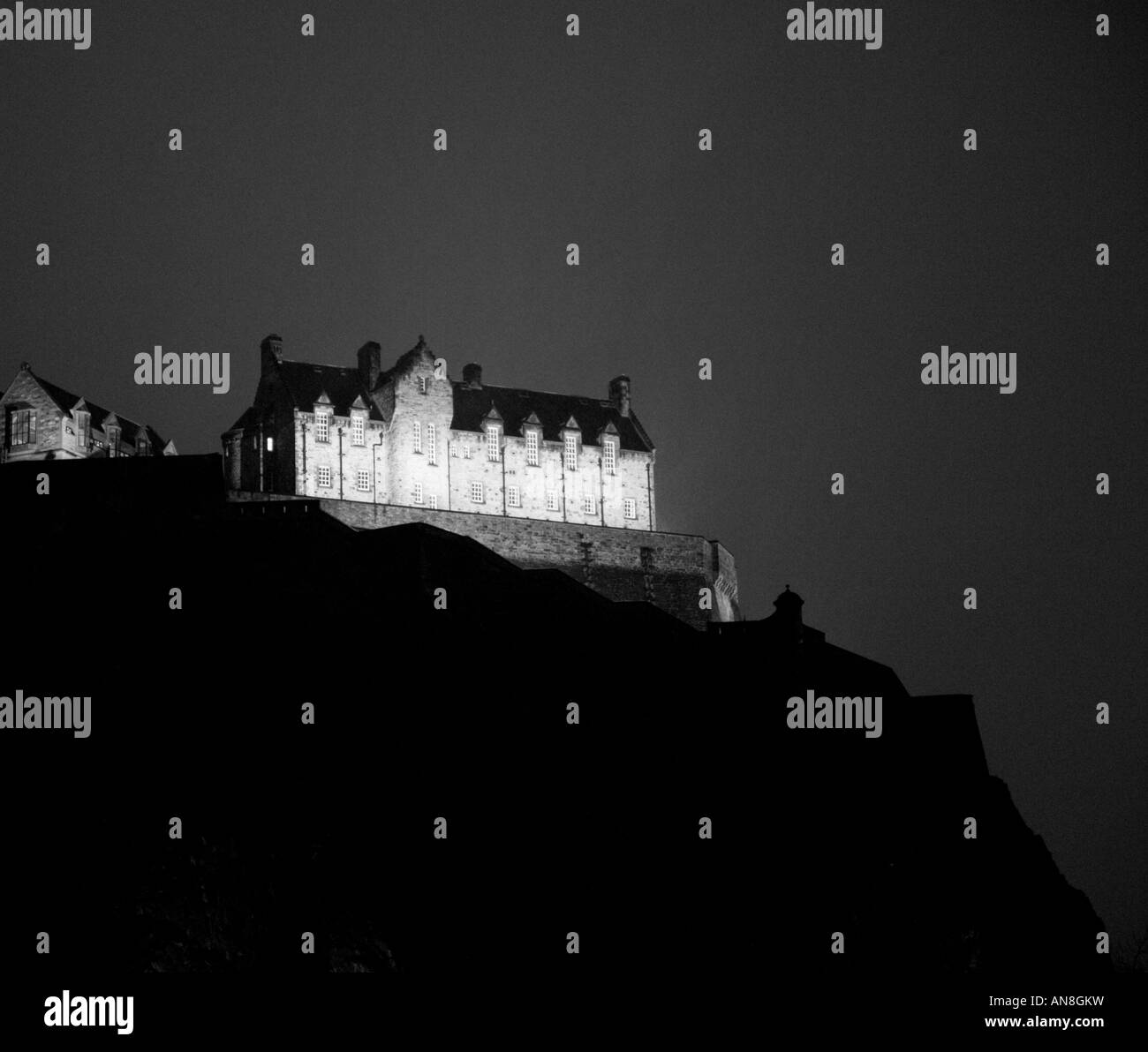 Floodlit edinburgh castle Black and White Stock Photos & Images - Alamy