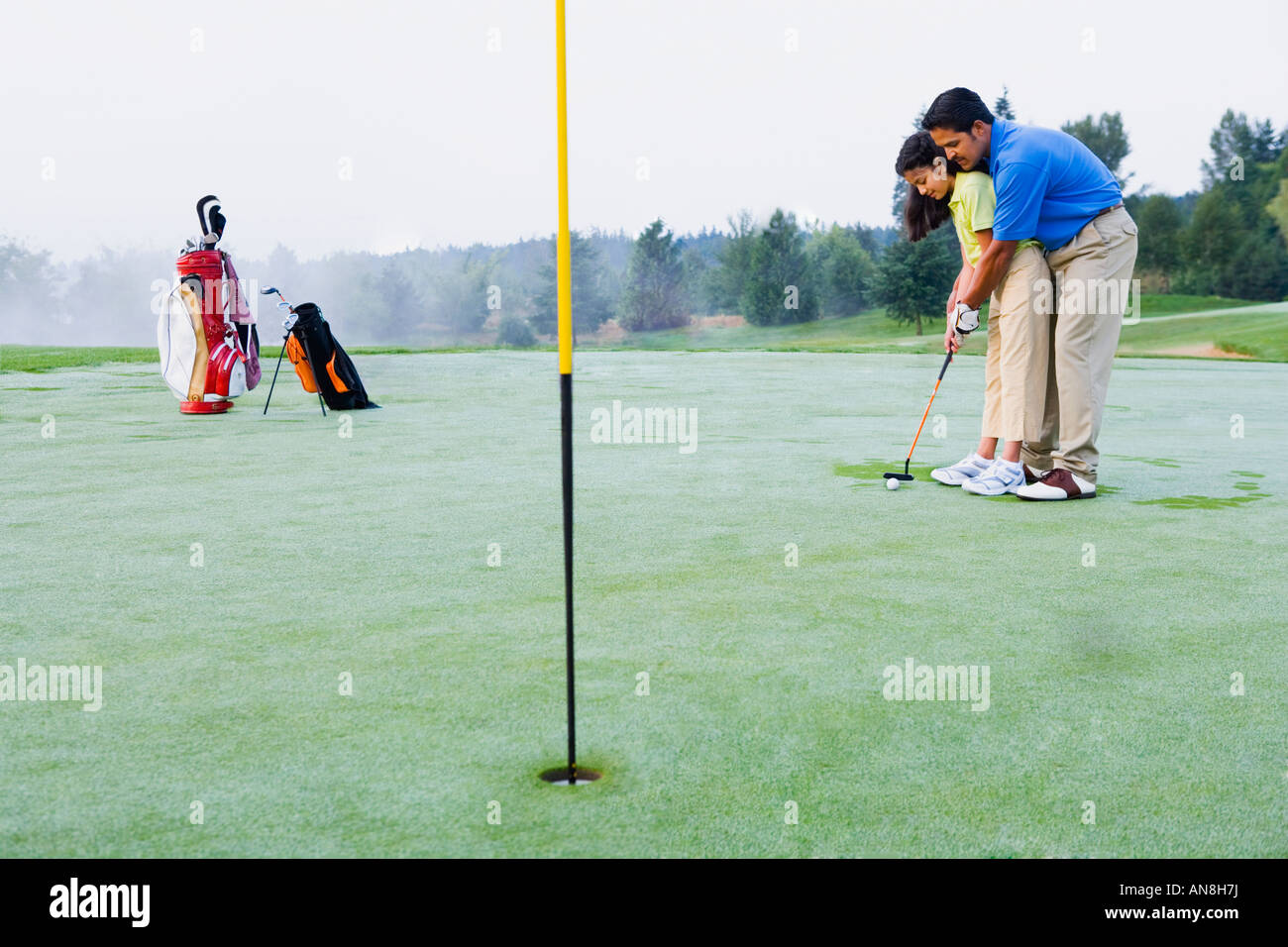 Father and daughter golfing hi-res stock photography and images - Alamy