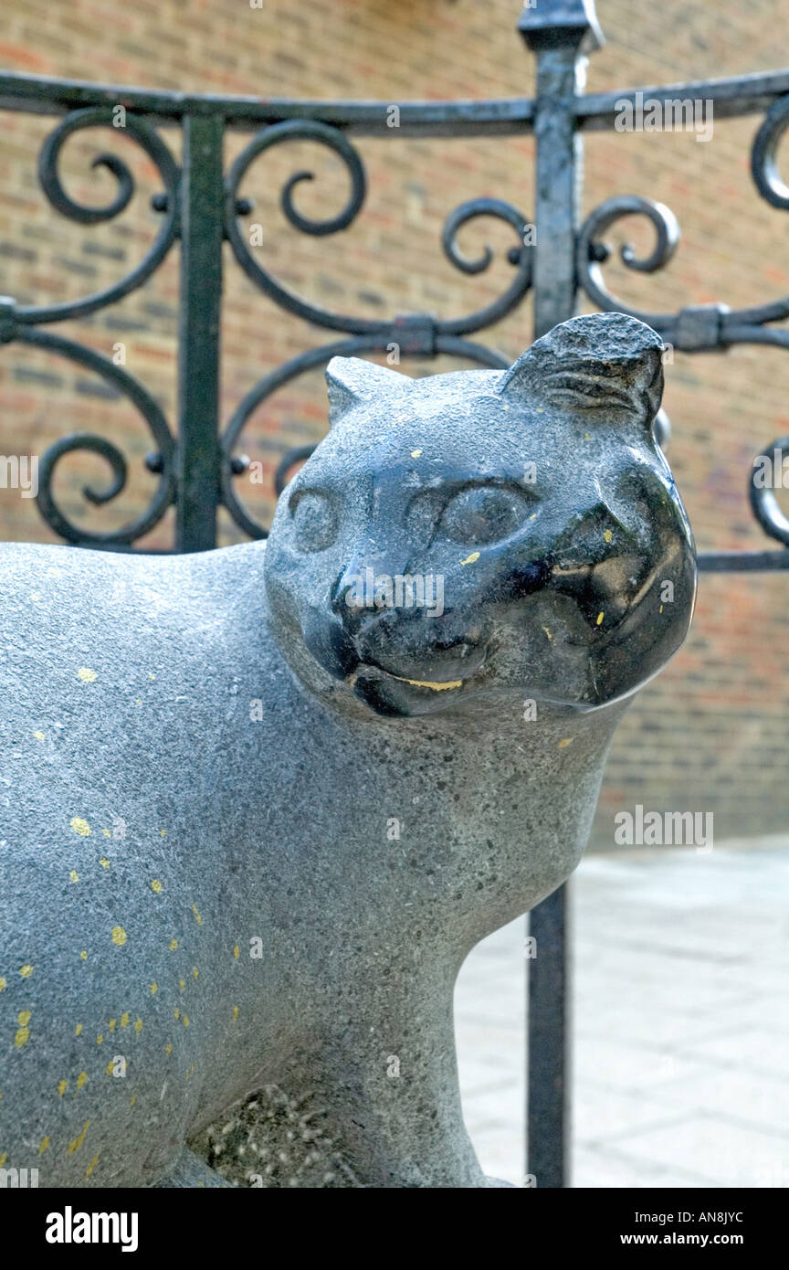 Statue of Dick Whittington's Cat on Highgate Hill Archway Islington ...