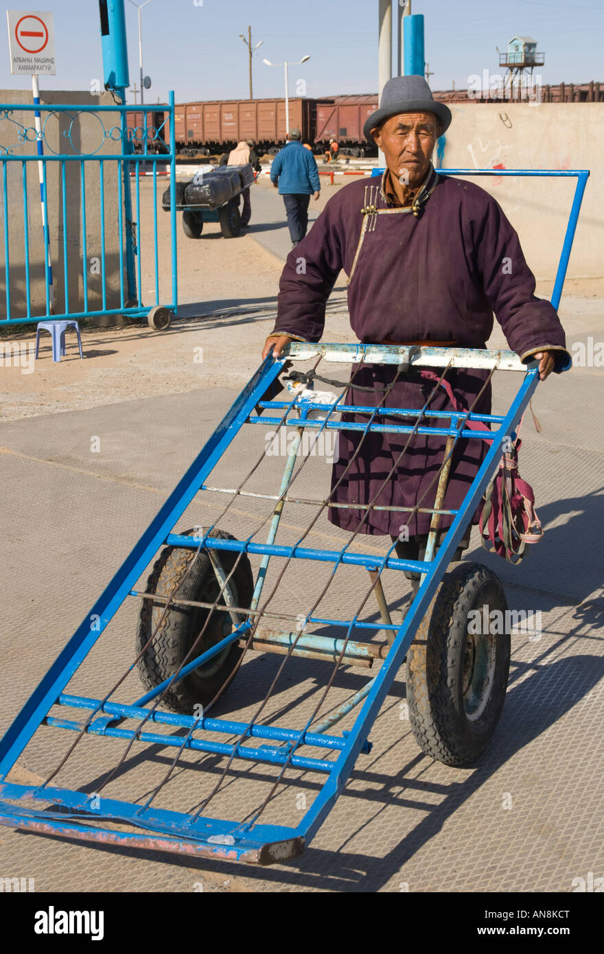 Train station porter hi-res stock photography and images - Alamy