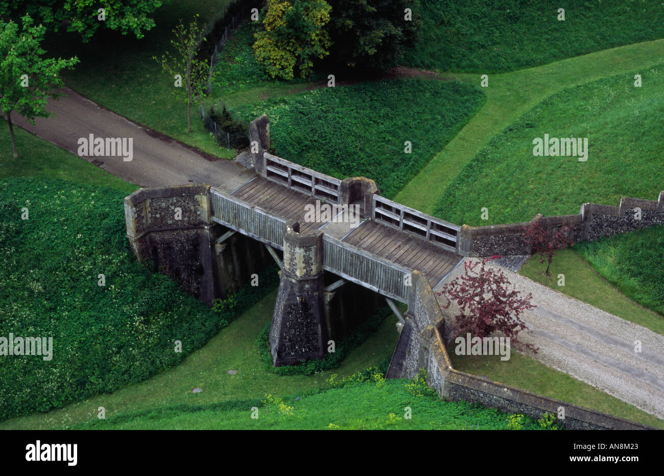 Bridge over castle moat hi-res stock photography and images - Alamy