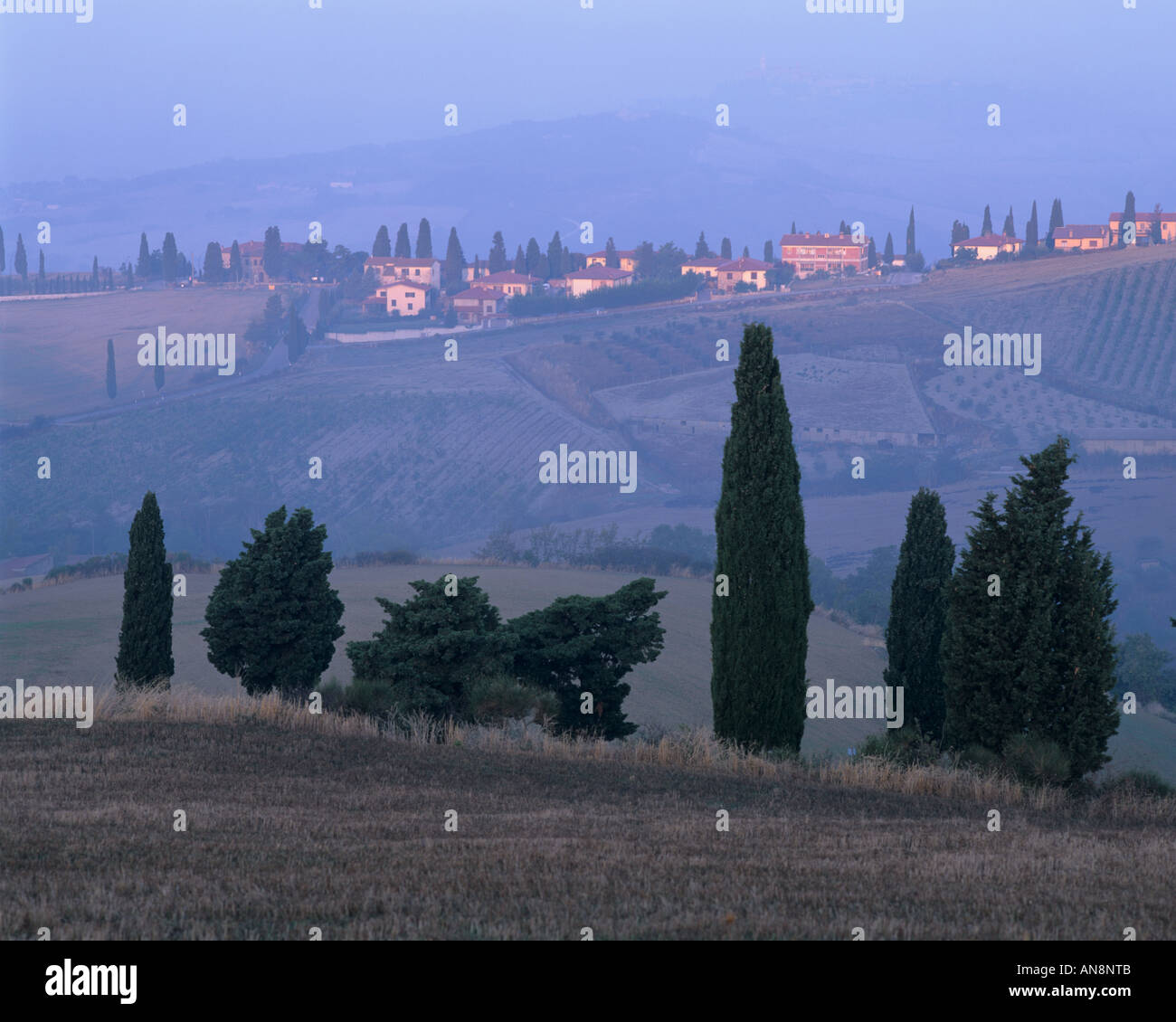Hilltowns of tuscany italy hi-res stock photography and images - Alamy
