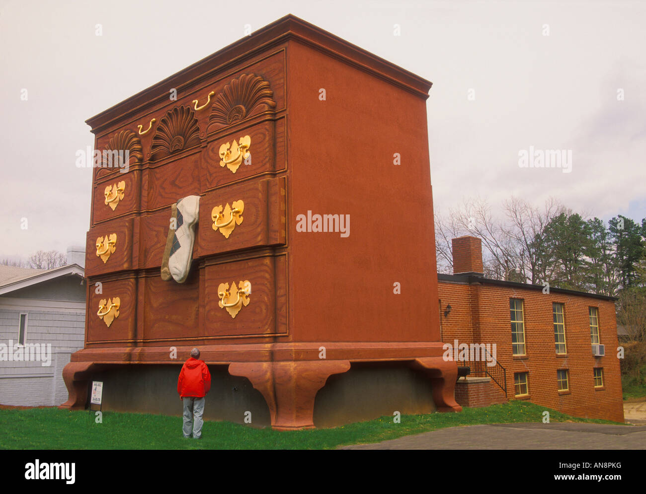 “World’s Biggest Bureau” building, High Point, North Carolina, USA ...